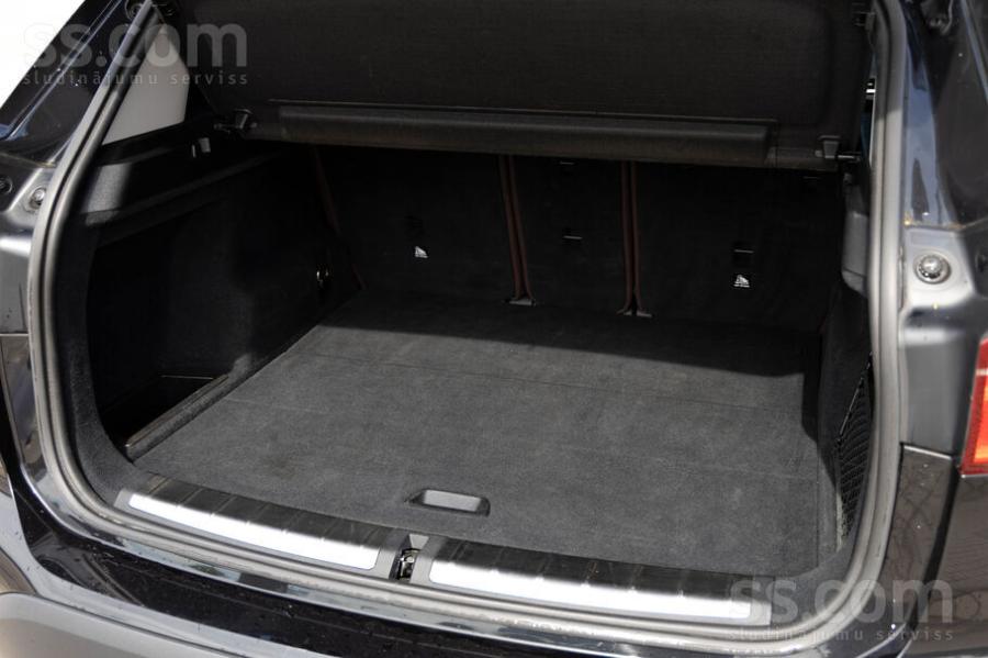 Black BMW X1 2017 in Riga, with an engine capacity of 2.00 L and mileage of 254 thousand km for 15290 €, photo 13 on AUTOMOTO.COM.LV
