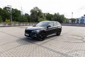 Black BMW X1 2017 in Riga, with an engine capacity of 2.00 L and mileage of 254 thousand km for 15290 €, photo 14 on AUTOMOTO.COM.LV
