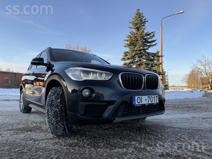 Black BMW X1 2017 in Cesis, with an engine capacity of 1.50 L and mileage of 0 thousand km for 11900 €, photo 4 on AUTOMOTO.COM.LV