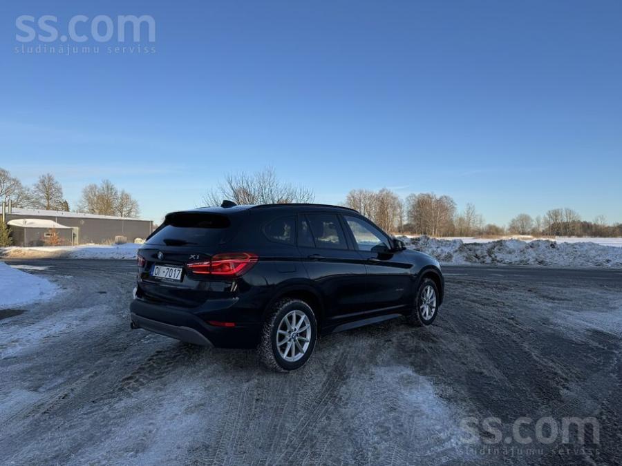 Black BMW X1 2017 in Cesis, with an engine capacity of 1.50 L and mileage of 0 thousand km for 11900 €, photo 5 on AUTOMOTO.COM.LV