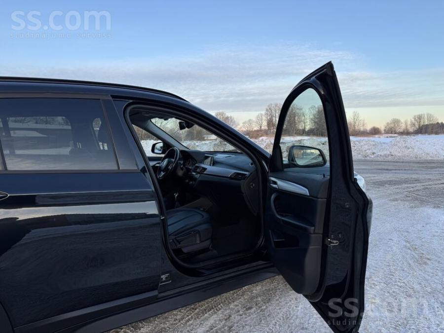 Black BMW X1 2017 in Cesis, with an engine capacity of 1.50 L and mileage of 0 thousand km for 11900 €, photo 23 on AUTOMOTO.COM.LV