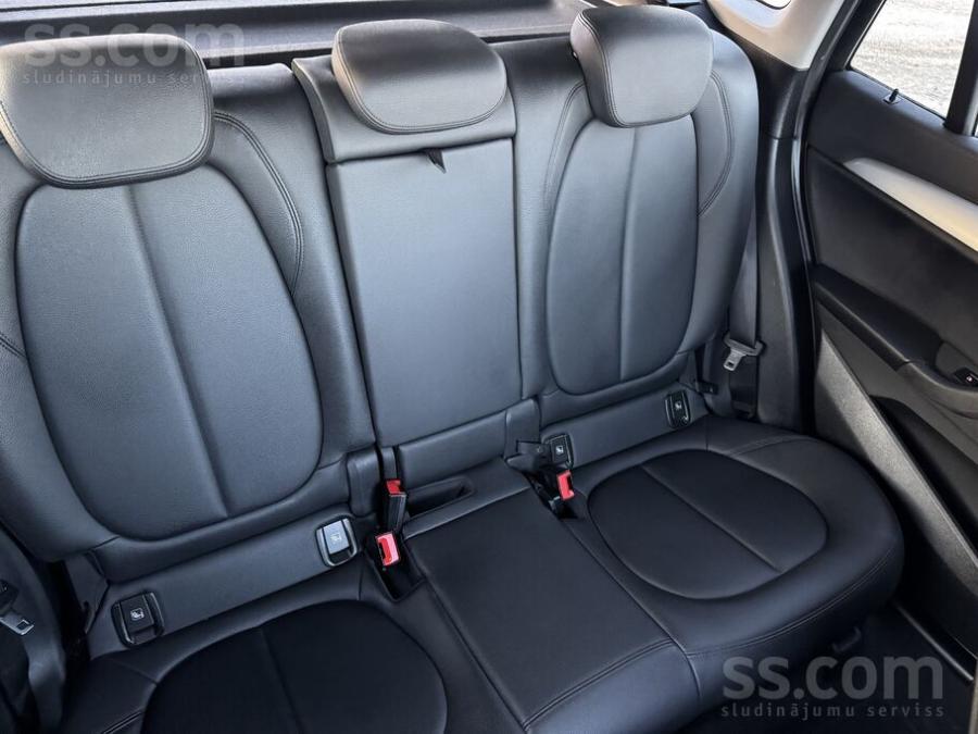 Black BMW X1 2017 in Cesis, with an engine capacity of 1.50 L and mileage of 0 thousand km for 11900 €, photo 25 on AUTOMOTO.COM.LV