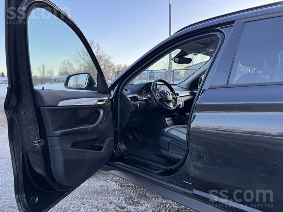 Black BMW X1 2017 in Cesis, with an engine capacity of 1.50 L and mileage of 0 thousand km for 11900 €, photo 27 on AUTOMOTO.COM.LV