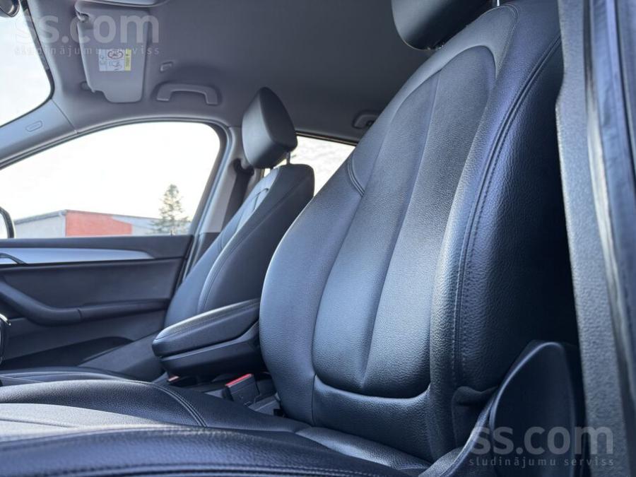 Black BMW X1 2017 in Cesis, with an engine capacity of 1.50 L and mileage of 0 thousand km for 11900 €, photo 28 on AUTOMOTO.COM.LV