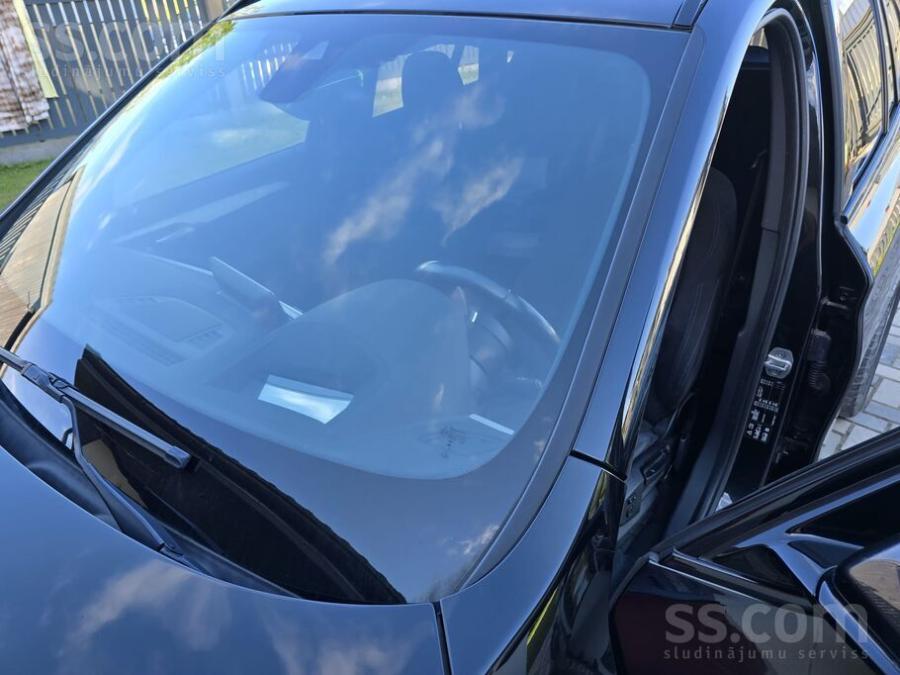 Black BMW X1 2017 in Riga, with an engine capacity of 2.00 L and mileage of 210 thousand km for 17500 €, photo 11 on AUTOMOTO.COM.LV
