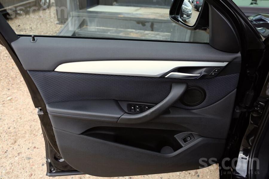 Black BMW X1 2017 in Tukums, with an engine capacity of 2.00 L and mileage of 180 thousand km for 15690 €, photo 10 on AUTOMOTO.COM.LV