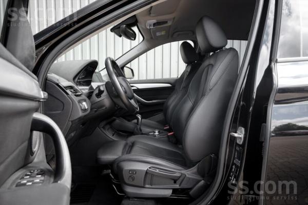 Black BMW X1 2017 in Talsi, with an engine capacity of 2.00 L and mileage of 206 thousand km for 13950 €, photo 9 on AUTOMOTO.COM.LV