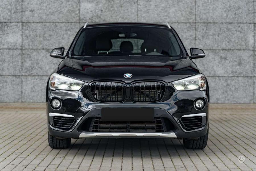 Black BMW X1 2017 in Klaipeda, with an engine capacity of 2.00 L and mileage of 190 thousand km for 13400 €, photo 4 on AUTOMOTO.COM.LV
