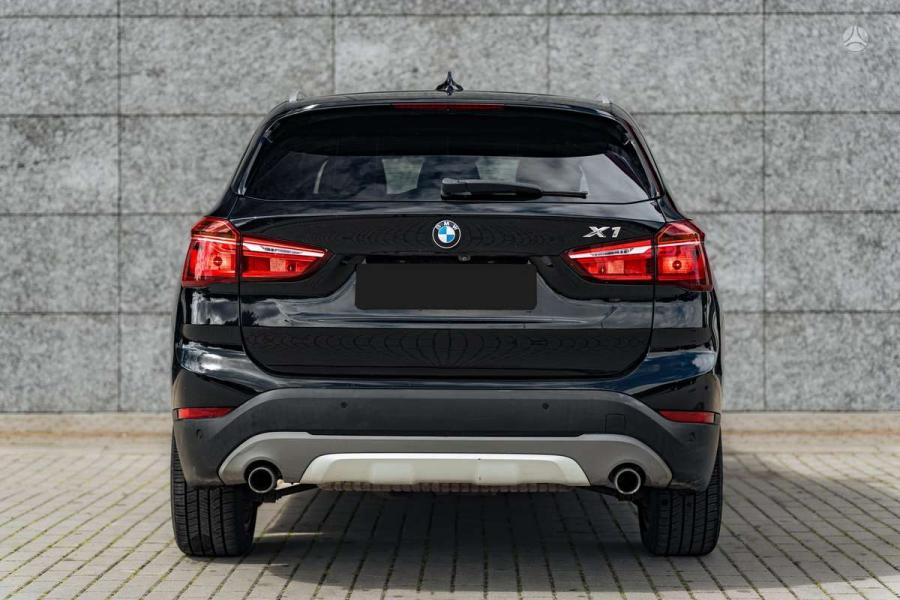 Black BMW X1 2017 in Klaipeda, with an engine capacity of 2.00 L and mileage of 190 thousand km for 13400 €, photo 12 on AUTOMOTO.COM.LV