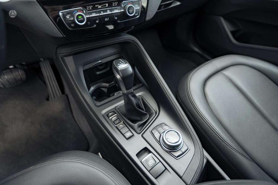 Black BMW X1 2017 in Klaipeda, with an engine capacity of 2.00 L and mileage of 190 thousand km for 13400 €, photo 23 on AUTOMOTO.COM.LV