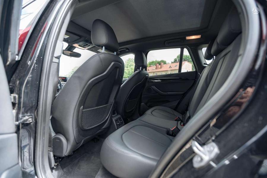 Black BMW X1 2017 in Klaipeda, with an engine capacity of 2.00 L and mileage of 190 thousand km for 13400 €, photo 25 on AUTOMOTO.COM.LV