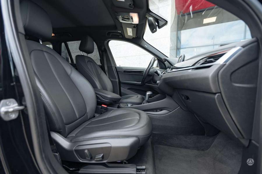 Black BMW X1 2017 in Klaipeda, with an engine capacity of 2.00 L and mileage of 190 thousand km for 13400 €, photo 28 on AUTOMOTO.COM.LV