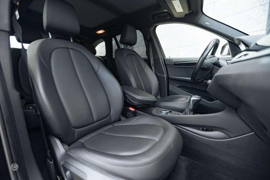 Black BMW X1 2017 in Klaipeda, with an engine capacity of 2.00 L and mileage of 190 thousand km for 13400 €, photo 29 on AUTOMOTO.COM.LV