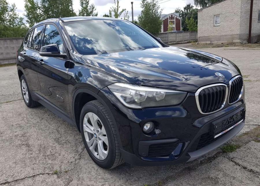 Melns BMW X1 2017 Šauļi, ar dzinēja tilpumu 1.50 L un nobraukumu 190 tūkst. km par 9700 €, foto 3 vietnē AUTOMOTO.COM.LV