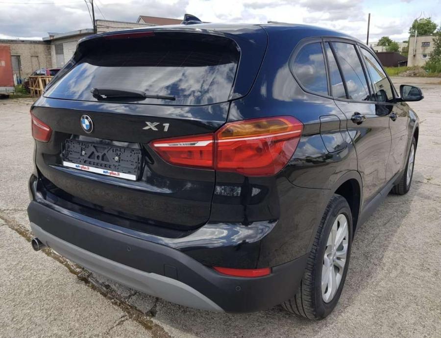 Melns BMW X1 2017 Šauļi, ar dzinēja tilpumu 1.50 L un nobraukumu 190 tūkst. km par 9700 €, foto 4 vietnē AUTOMOTO.COM.LV