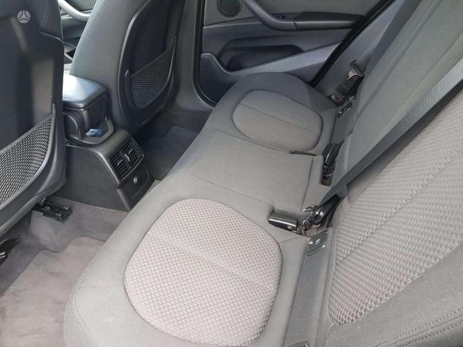 Melns BMW X1 2017 Šauļi, ar dzinēja tilpumu 1.50 L un nobraukumu 190 tūkst. km par 9700 €, foto 12 vietnē AUTOMOTO.COM.LV
