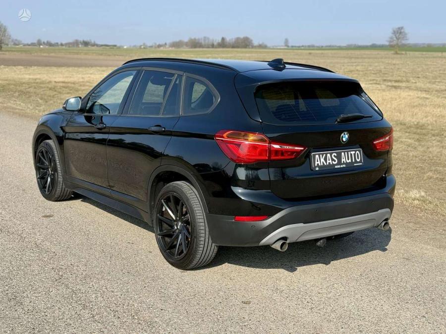 Black BMW X1 2017 in Siauliai, with an engine capacity of 2.00 L and mileage of 212 thousand km for 12700 €, photo 4 on AUTOMOTO.COM.LV