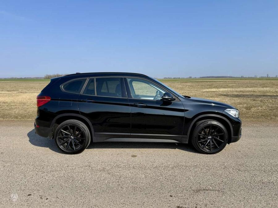 Black BMW X1 2017 in Siauliai, with an engine capacity of 2.00 L and mileage of 212 thousand km for 12700 €, photo 6 on AUTOMOTO.COM.LV
