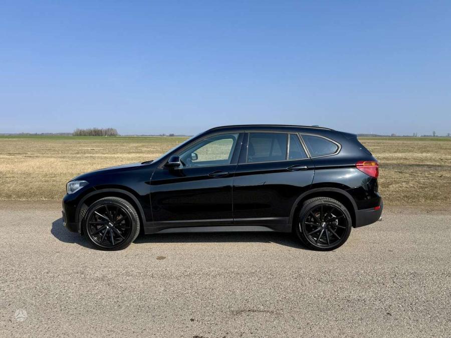 Black BMW X1 2017 in Siauliai, with an engine capacity of 2.00 L and mileage of 212 thousand km for 12700 €, photo 7 on AUTOMOTO.COM.LV
