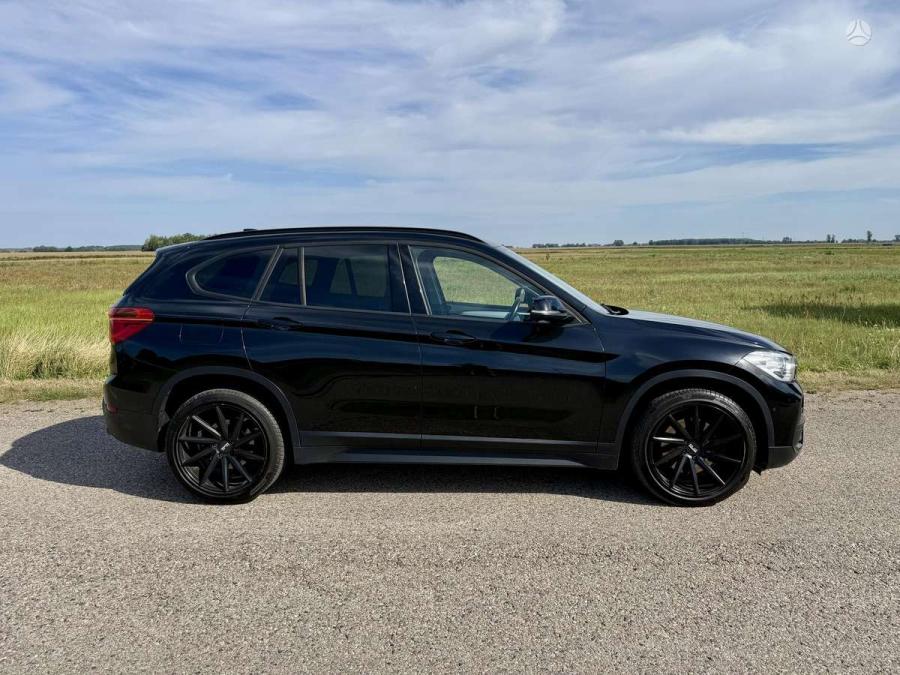 Black BMW X1 2017 in Vilkaviskis, with an engine capacity of 2.00 L and mileage of 212 thousand km for 12600 €, photo 6 on AUTOMOTO.COM.LV