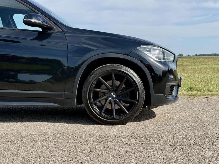 Black BMW X1 2017 in Vilkaviskis, with an engine capacity of 2.00 L and mileage of 212 thousand km for 12600 €, photo 9 on AUTOMOTO.COM.LV