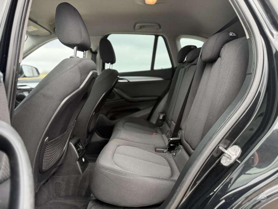 Black BMW X1 2017 in Vilkaviskis, with an engine capacity of 2.00 L and mileage of 212 thousand km for 12600 €, photo 17 on AUTOMOTO.COM.LV