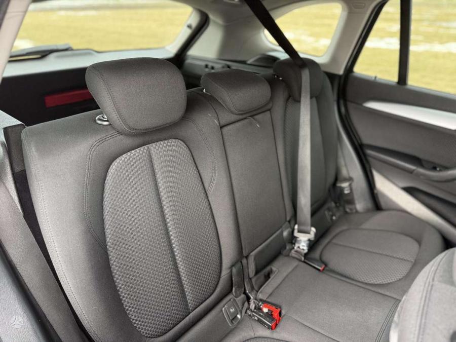 Black BMW X1 2017 in Vilkaviskis, with an engine capacity of 2.00 L and mileage of 212 thousand km for 12600 €, photo 18 on AUTOMOTO.COM.LV