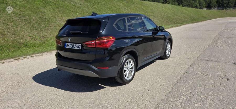 Black BMW X1 2017 in Vilnius, with an engine capacity of 1.50 L and mileage of 218 thousand km for 10950 €, photo 6 on AUTOMOTO.COM.LV