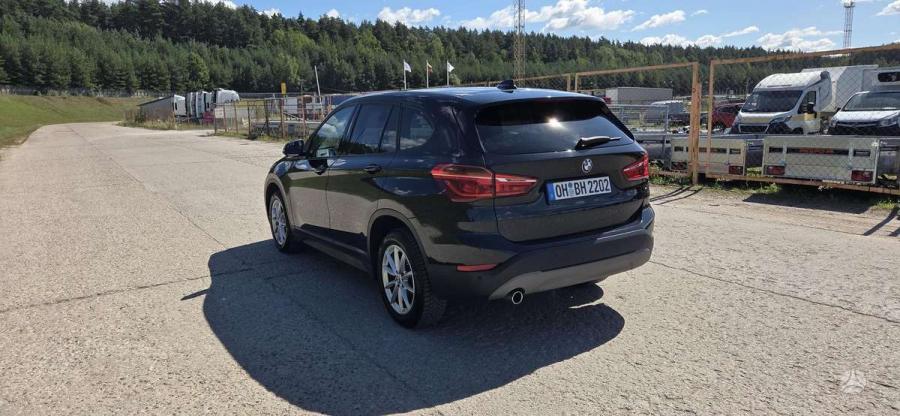 Black BMW X1 2017 in Vilnius, with an engine capacity of 1.50 L and mileage of 218 thousand km for 10950 €, photo 7 on AUTOMOTO.COM.LV