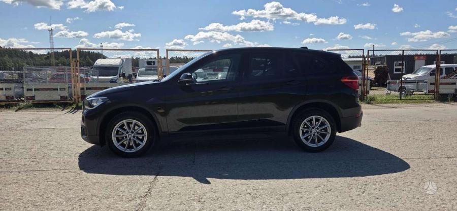 Black BMW X1 2017 in Vilnius, with an engine capacity of 1.50 L and mileage of 218 thousand km for 10950 €, photo 9 on AUTOMOTO.COM.LV
