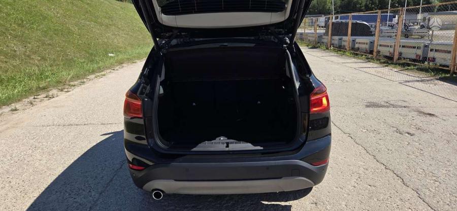 Black BMW X1 2017 in Vilnius, with an engine capacity of 1.50 L and mileage of 218 thousand km for 10950 €, photo 10 on AUTOMOTO.COM.LV