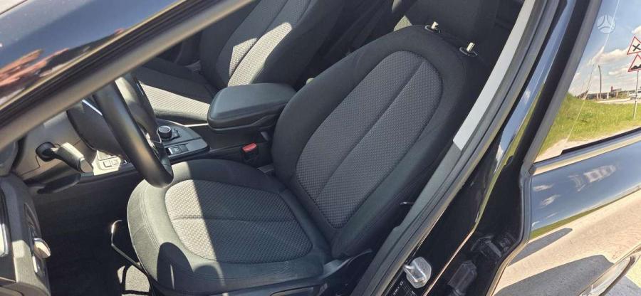 Black BMW X1 2017 in Vilnius, with an engine capacity of 1.50 L and mileage of 218 thousand km for 10950 €, photo 12 on AUTOMOTO.COM.LV