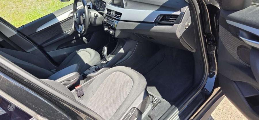 Black BMW X1 2017 in Vilnius, with an engine capacity of 1.50 L and mileage of 218 thousand km for 10950 €, photo 14 on AUTOMOTO.COM.LV