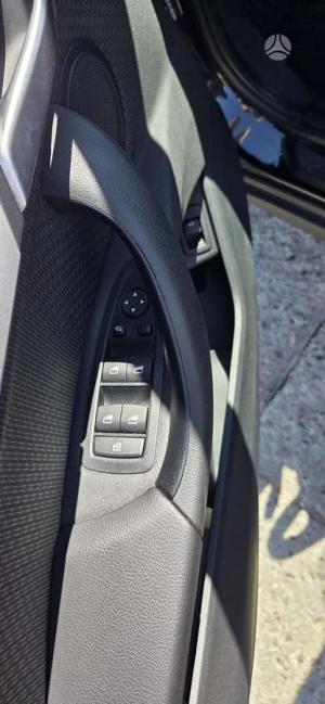 Black BMW X1 2017 in Vilnius, with an engine capacity of 1.50 L and mileage of 218 thousand km for 10950 €, photo 20 on AUTOMOTO.COM.LV