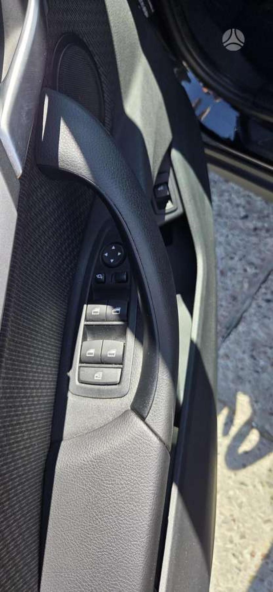 Black BMW X1 2017 in Vilnius, with an engine capacity of 1.50 L and mileage of 218 thousand km for 10950 €, photo 20 on AUTOMOTO.COM.LV