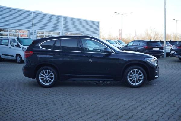 Melns BMW X1 2018 Kauņa, ar dzinēja tilpumu 1.50 L un nobraukumu 71 tūkst. km par 23420 €, foto 5 vietnē AUTOMOTO.COM.LV
