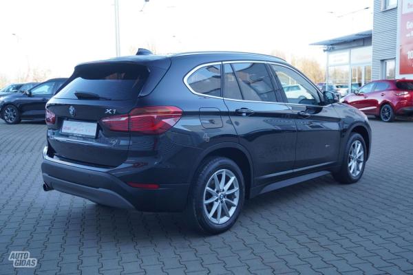 Melns BMW X1 2018 Kauņa, ar dzinēja tilpumu 1.50 L un nobraukumu 71 tūkst. km par 23420 €, foto 6 vietnē AUTOMOTO.COM.LV