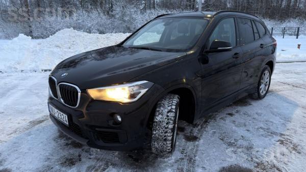 Black BMW X1 2018 in Riga, with an engine capacity of 2.00 L and mileage of 232 thousand km for 16000 €, photo 4 on AUTOMOTO.COM.LV
