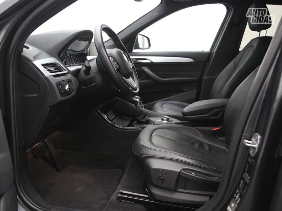 Black BMW X1 2018 in Vilnius, with an engine capacity of 2.00 L and mileage of 154 thousand km for 16999 €, photo 5 on AUTOMOTO.COM.LV