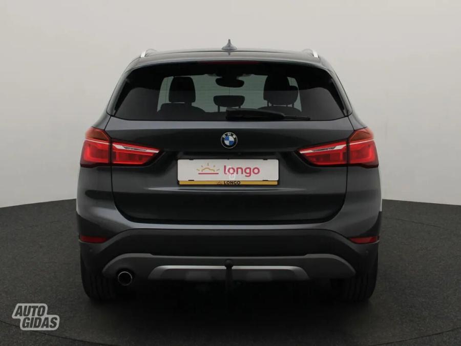 Black BMW X1 2018 in Vilnius, with an engine capacity of 2.00 L and mileage of 154 thousand km for 16999 €, photo 6 on AUTOMOTO.COM.LV