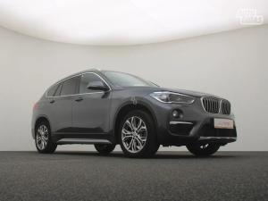 Black BMW X1 2018 in Vilnius, with an engine capacity of 2.00 L and mileage of 154 thousand km for 16999 €, photo 12 on AUTOMOTO.COM.LV