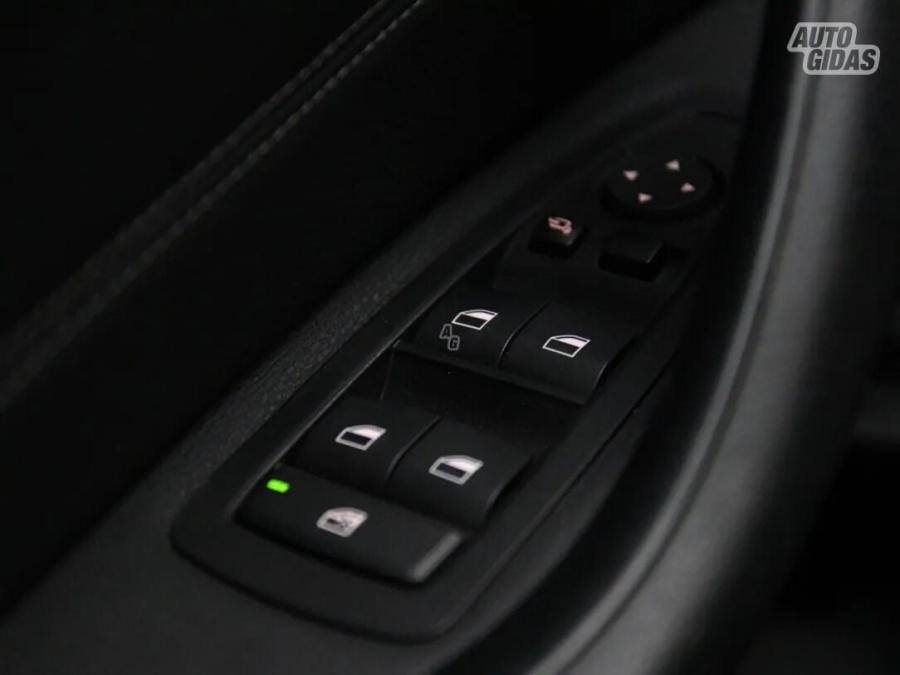 Black BMW X1 2018 in Vilnius, with an engine capacity of 2.00 L and mileage of 154 thousand km for 16999 €, photo 27 on AUTOMOTO.COM.LV