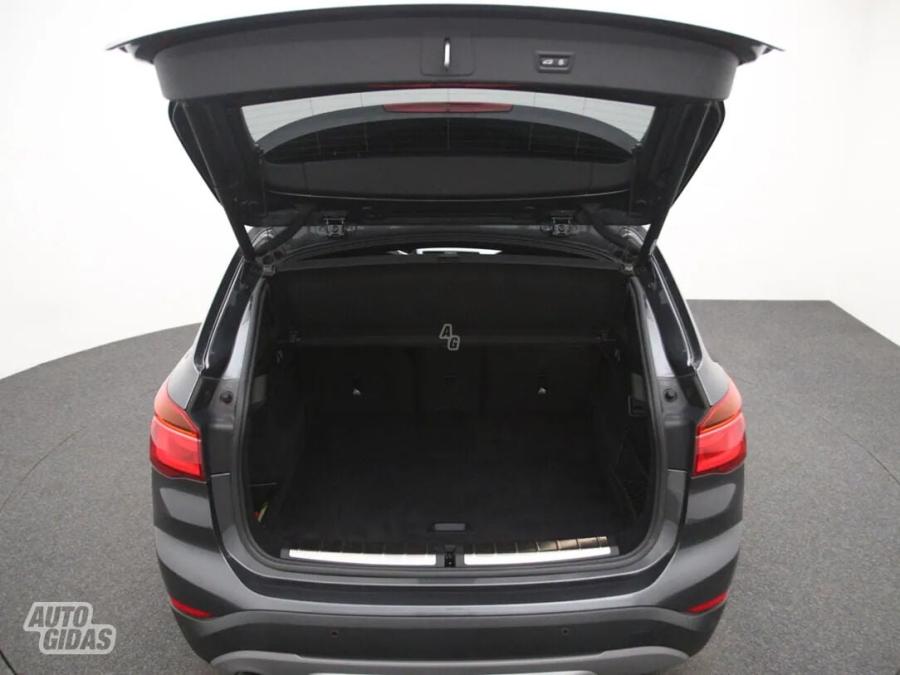 Black BMW X1 2018 in Vilnius, with an engine capacity of 2.00 L and mileage of 154 thousand km for 16999 €, photo 35 on AUTOMOTO.COM.LV