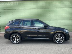Black BMW X1 2018 in Riga, with an engine capacity of 1.50 L and mileage of 146 thousand km for 15500 €, photo 3 on AUTOMOTO.COM.LV