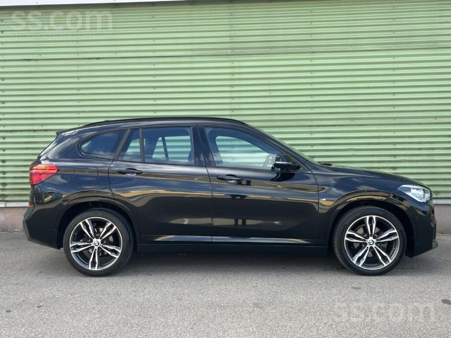 Black BMW X1 2018 in Riga, with an engine capacity of 1.50 L and mileage of 146 thousand km for 15500 €, photo 3 on AUTOMOTO.COM.LV