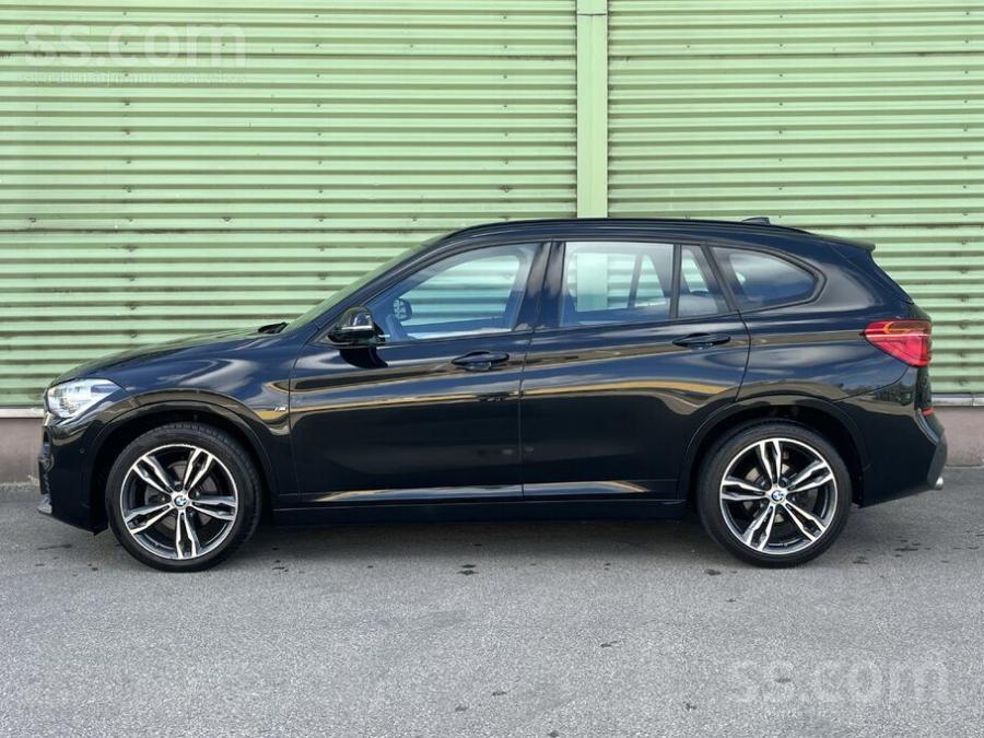 Black BMW X1 2018 in Riga, with an engine capacity of 1.50 L and mileage of 146 thousand km for 15500 €, photo 4 on AUTOMOTO.COM.LV