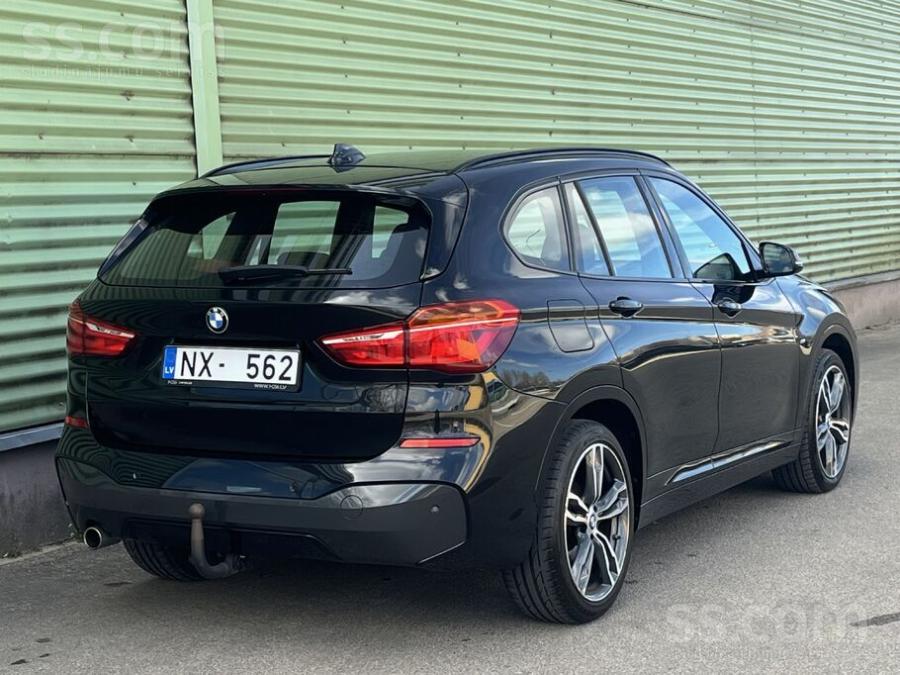 Black BMW X1 2018 in Riga, with an engine capacity of 1.50 L and mileage of 146 thousand km for 15500 €, photo 7 on AUTOMOTO.COM.LV