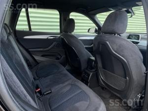 Black BMW X1 2018 in Riga, with an engine capacity of 1.50 L and mileage of 146 thousand km for 15500 €, photo 17 on AUTOMOTO.COM.LV