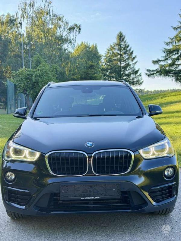 Black BMW X1 2018 in Birstonas, with an engine capacity of 2.00 L and mileage of 253 thousand km for 11850 €, photo 5 on AUTOMOTO.COM.LV