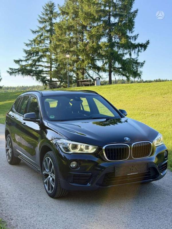 Black BMW X1 2018 in Birstonas, with an engine capacity of 2.00 L and mileage of 253 thousand km for 11850 €, photo 6 on AUTOMOTO.COM.LV